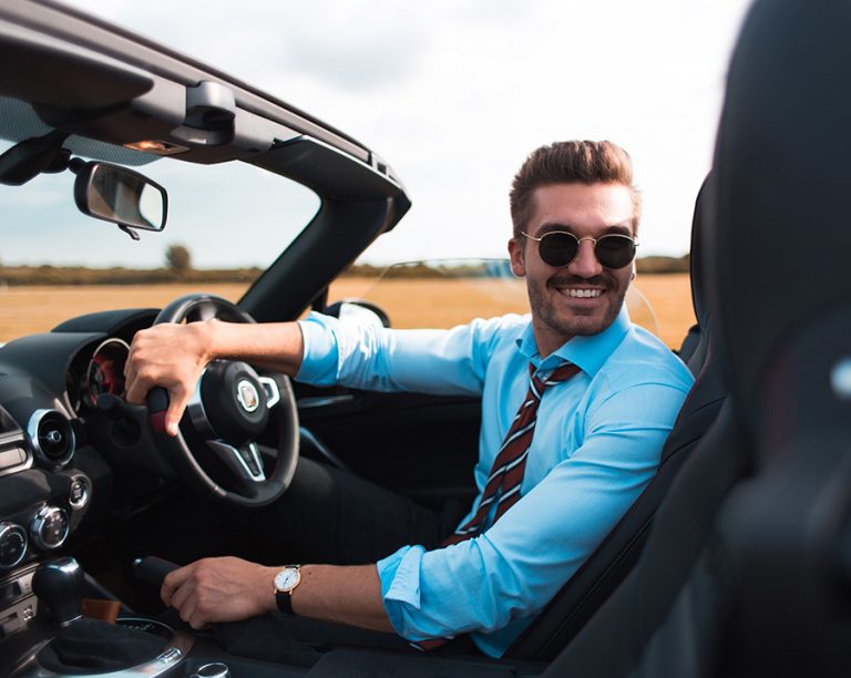 Zwischen Jura und Jet-Set - Ein Interview mit Justus Hansen - THE CLIQUE SUITE