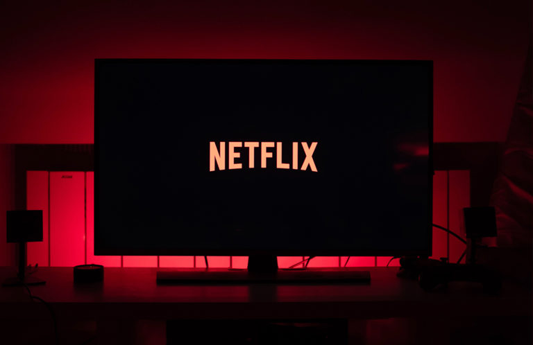 Netflix Fashion: Die besten Looks unserer Serien-Stilikonen - THE ...